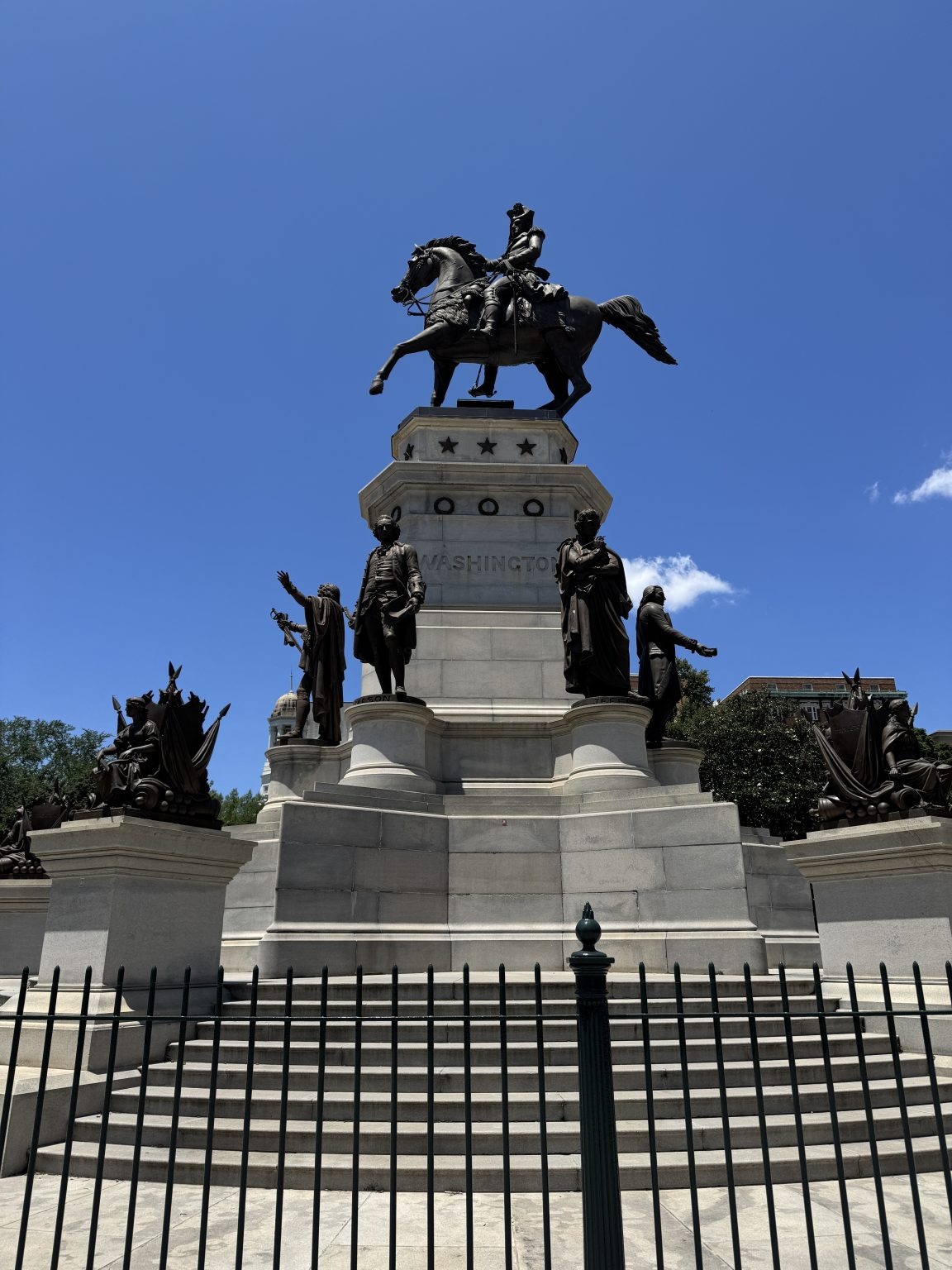 Playing "I Spy" While Touring the Virginia State Capitol in Richmond ...